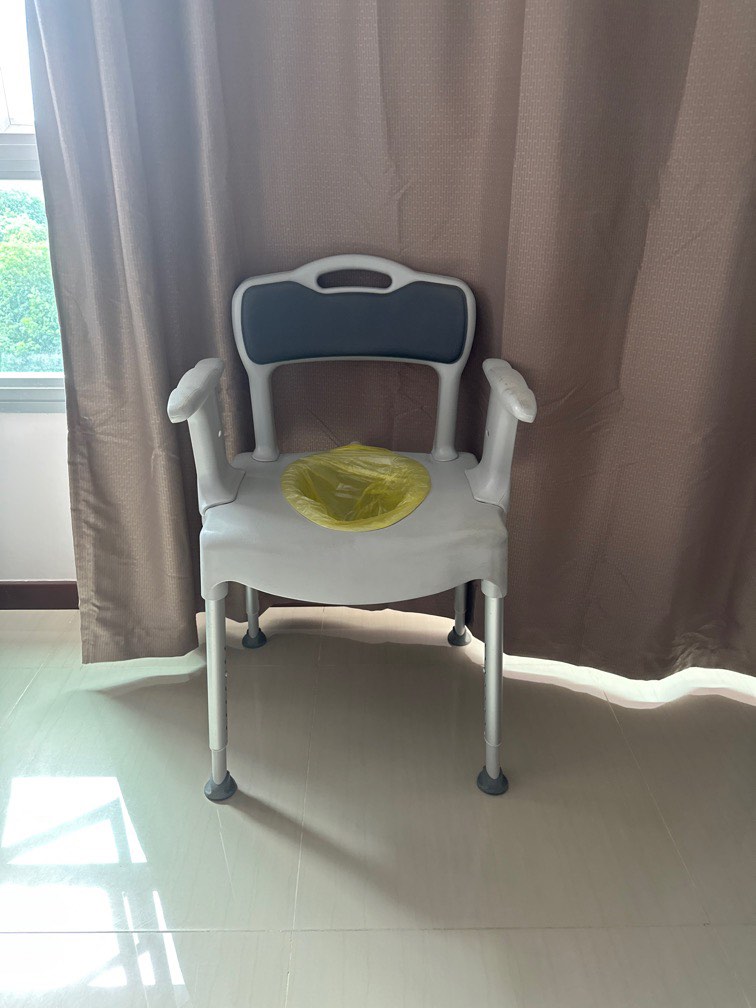 Elderly Plastic Commode Toilet/Bathroom chair, Health & Nutrition ...