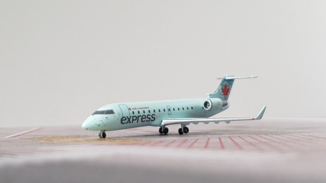 Gemini Jets Air Canada Bombardier CRJ-200LR C-GKFR 1:400 Scale Aircraft ...