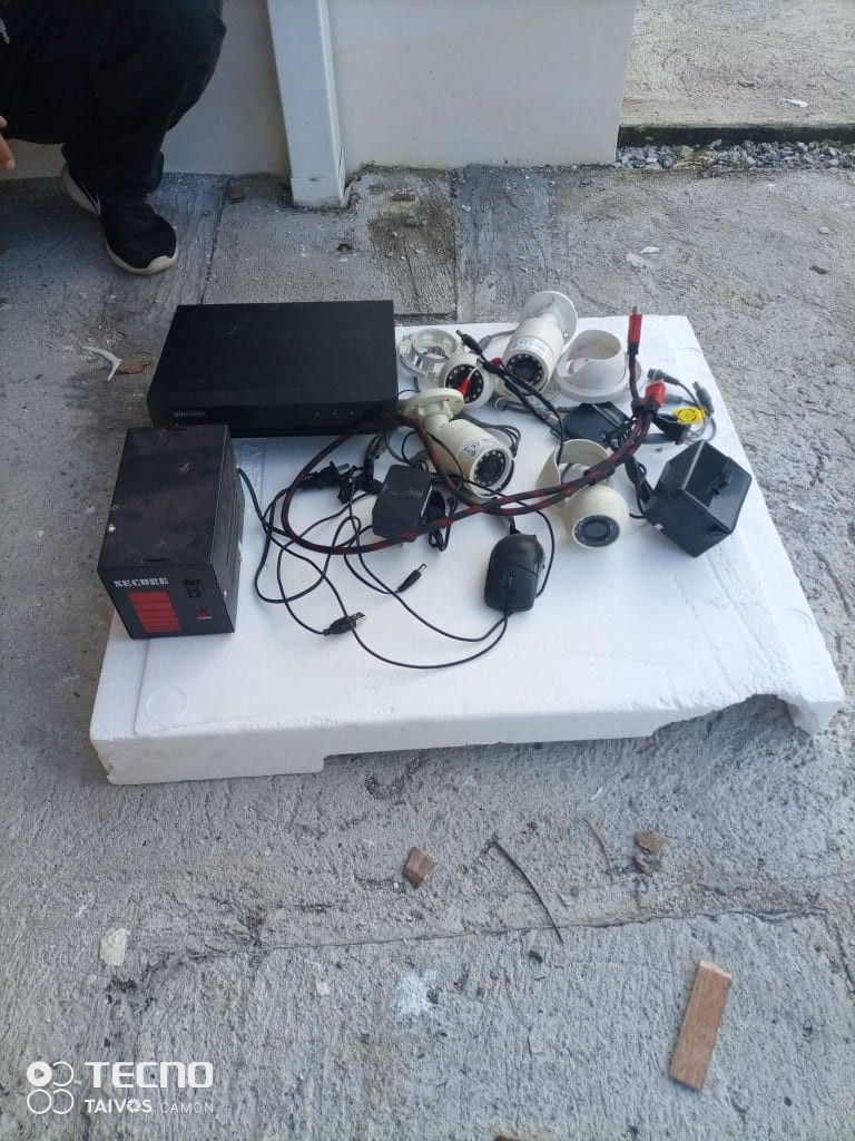 Hikvision 4 high-quality cctv camera with NVR box on Carousell