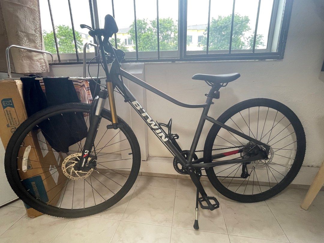 Small Hybrid Bike Riverside 500 9 speed Disc, Sports Equipment ...