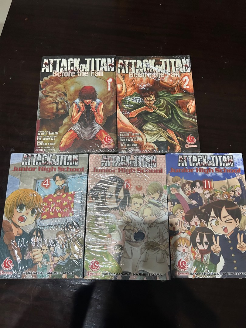 Komik Attack On Titan, Buku & Alat Tulis, Komik dan Manga di Carousell