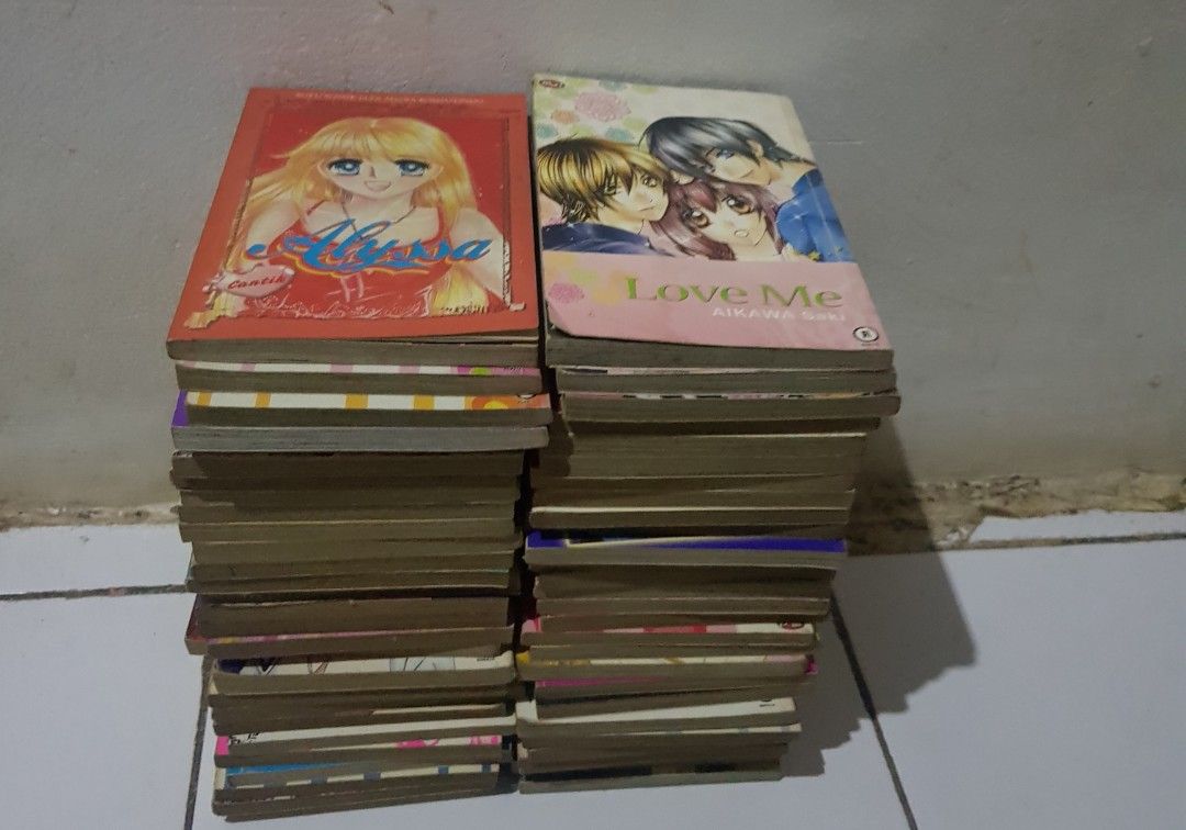 Komik serial cantik, Buku & Alat Tulis, Komik dan Manga di Carousell