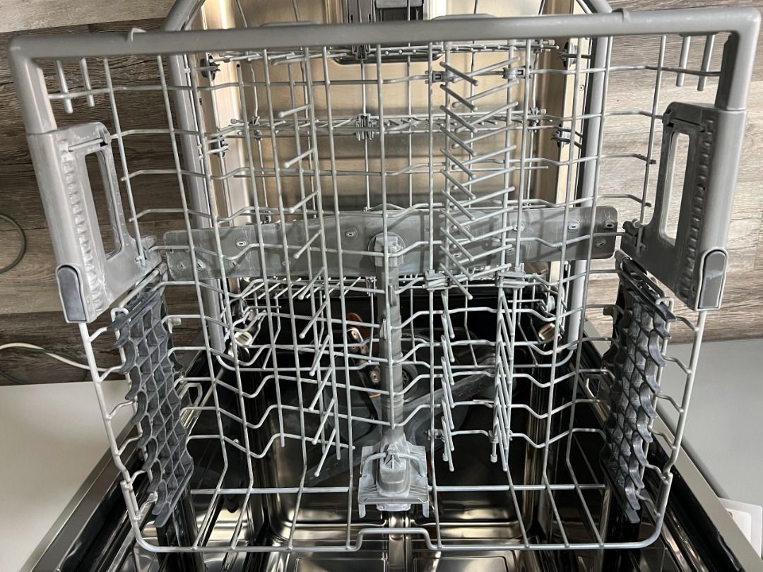 LG DFB425FP Front Control Smart Wifi Enabled Dishwasher with QuadWash ...