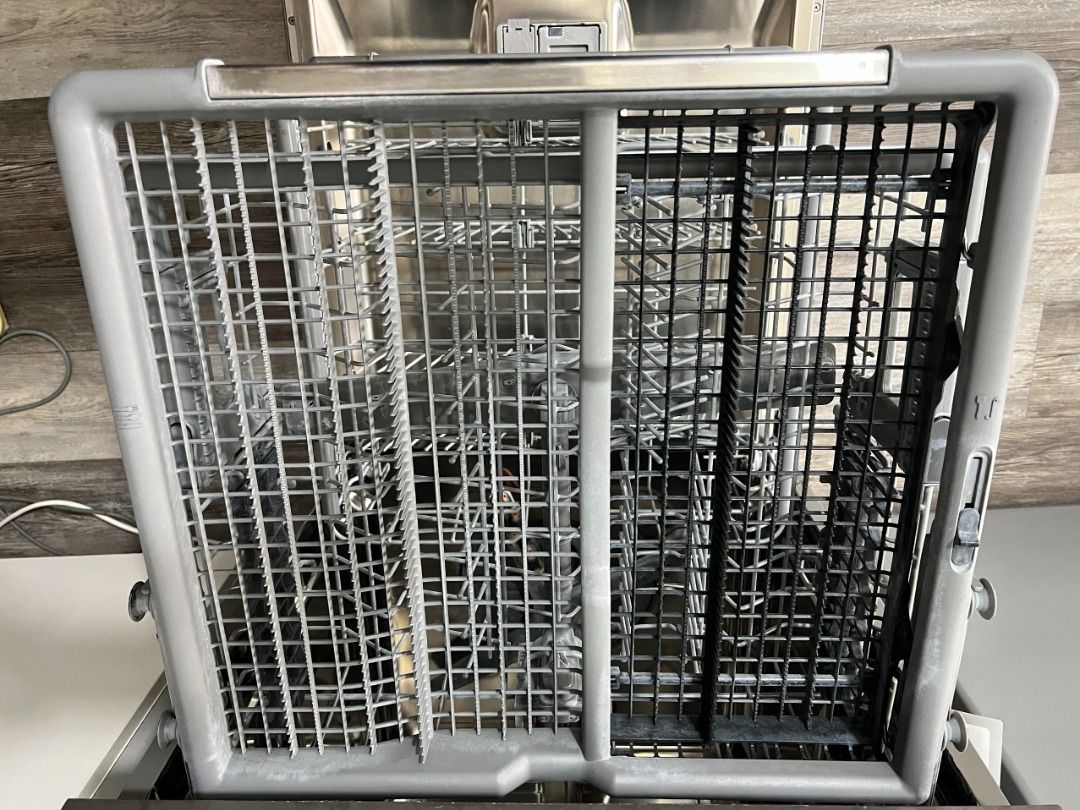 LG DFB425FP Front Control Smart Wifi Enabled Dishwasher with QuadWash ...