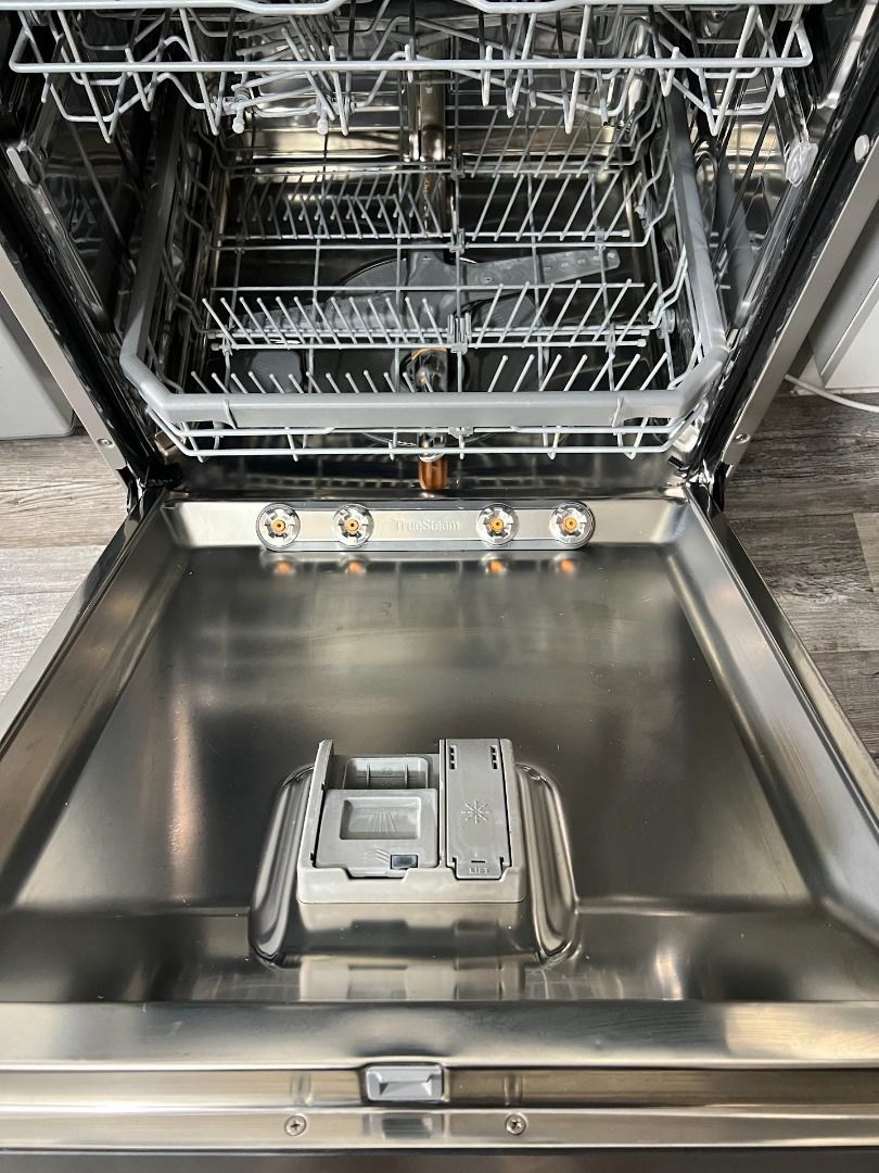 LG DFB425FP Front Control Smart Wifi Enabled Dishwasher with QuadWash ...