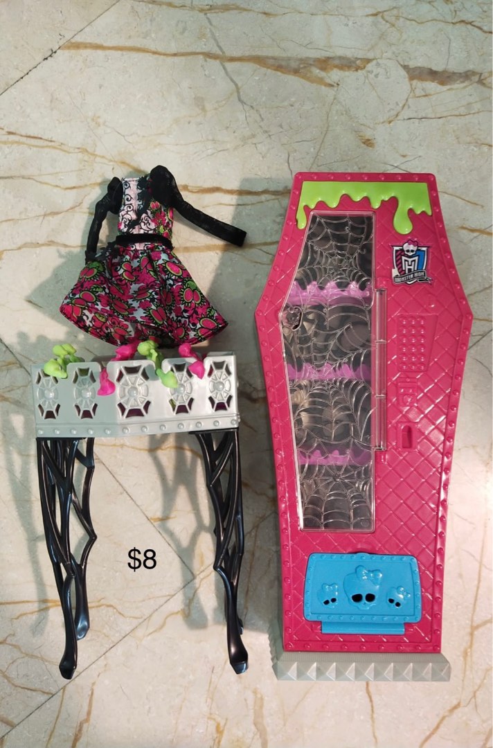 Monster high set, Hobbies & Toys, Toys & Games on Carousell