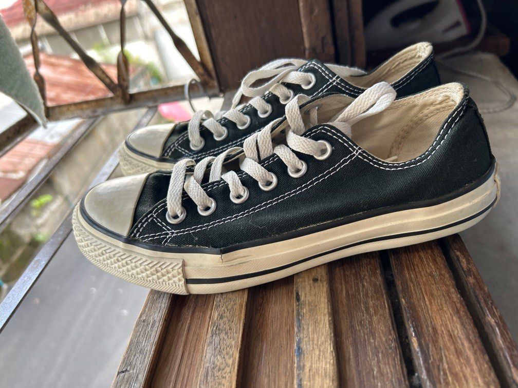 Original Converse Low Cut, Women's Fashion, Footwear, Sneakers on Carousell