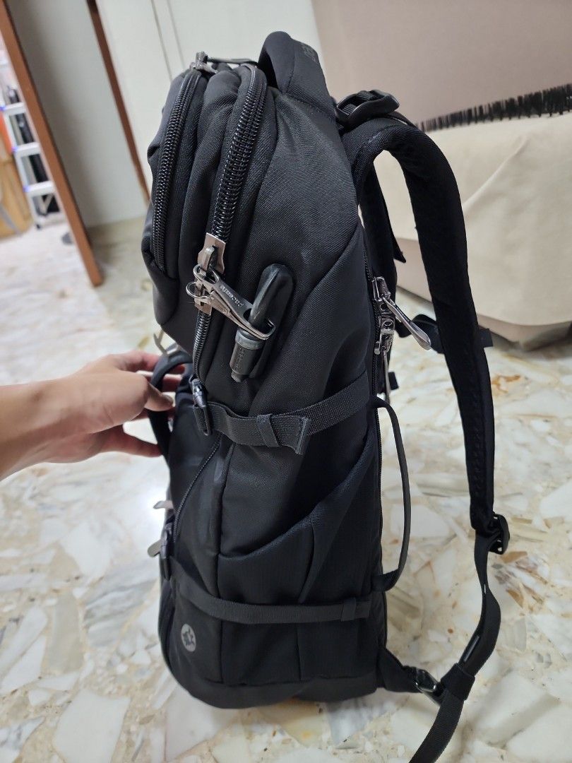 Pacsafe Venturesafe EXP35 Anti-Theft Travel Backpack, Men's Fashion ...