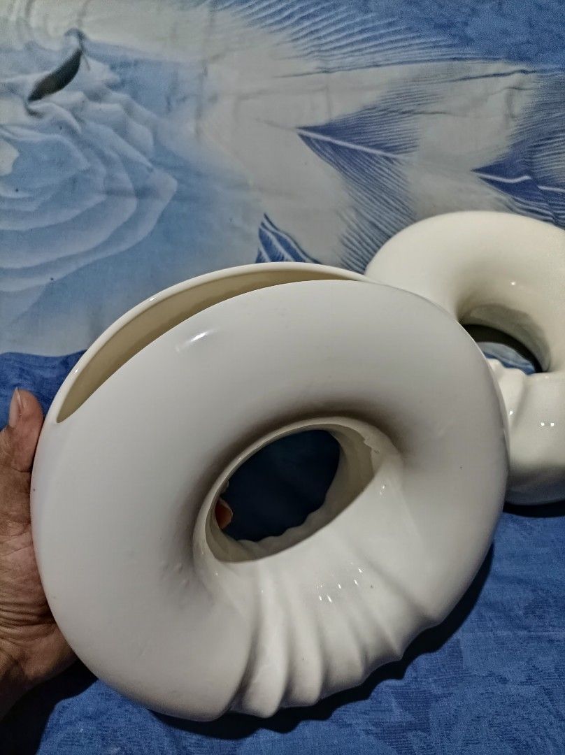 Pot/pas untuk bunga. Hiasan meja berbahan keramik, Perkebunan di Carousell