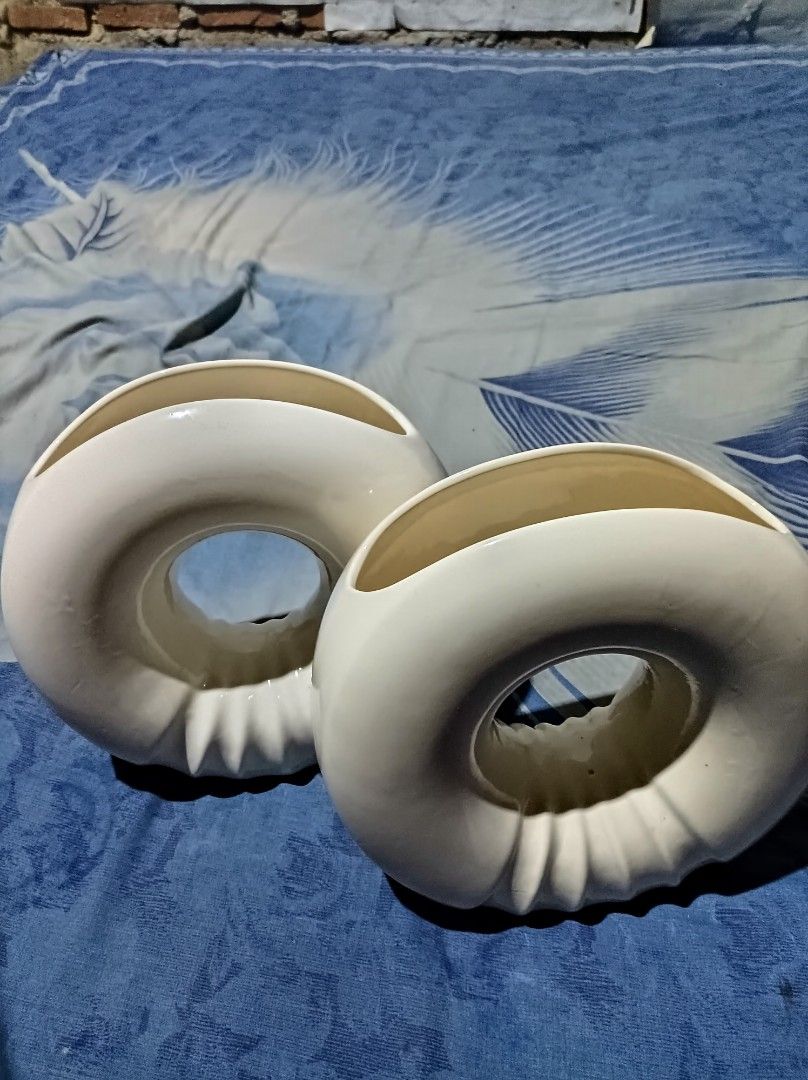 Pot/pas untuk bunga. Hiasan meja berbahan keramik, Perkebunan di Carousell