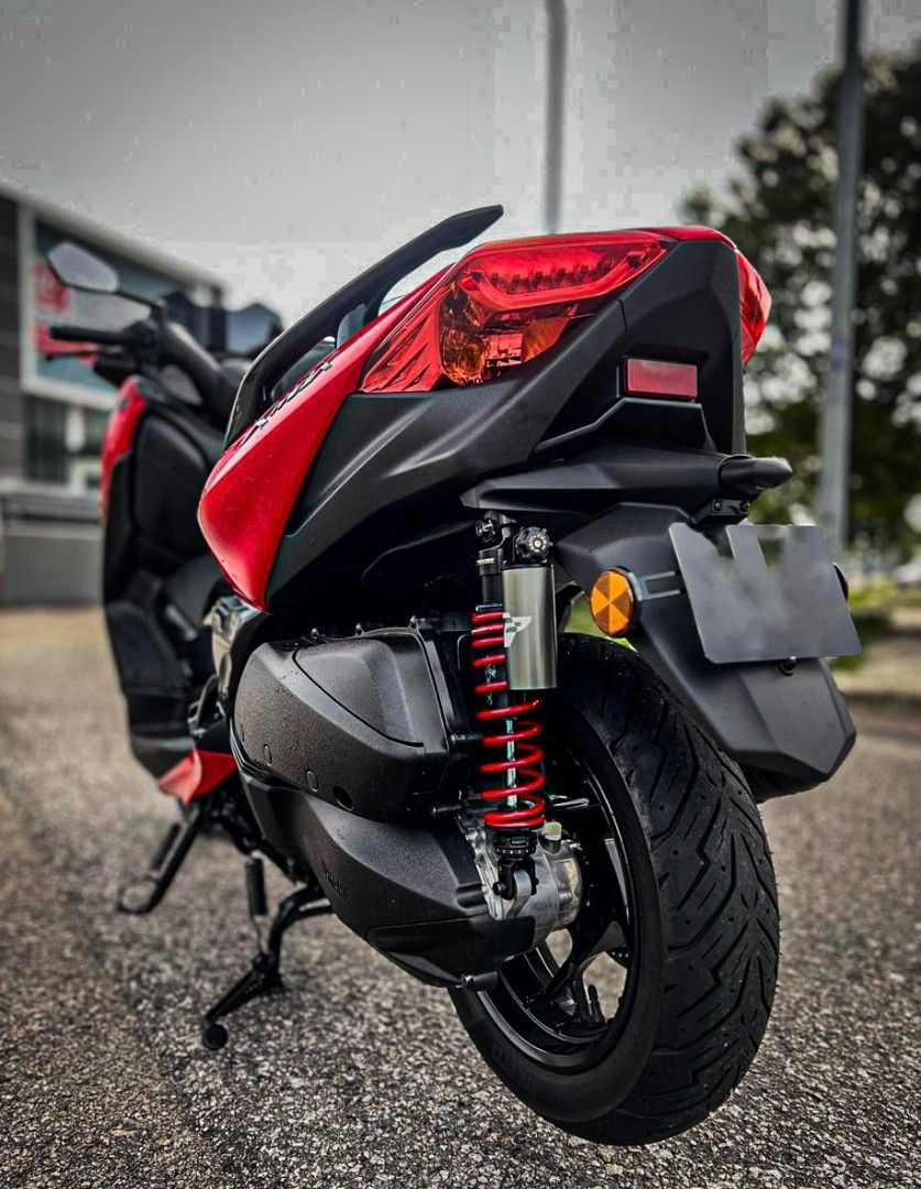 Profender Xmax Connected (V1/V2 compatible), Motorcycles, Motorcycle ...