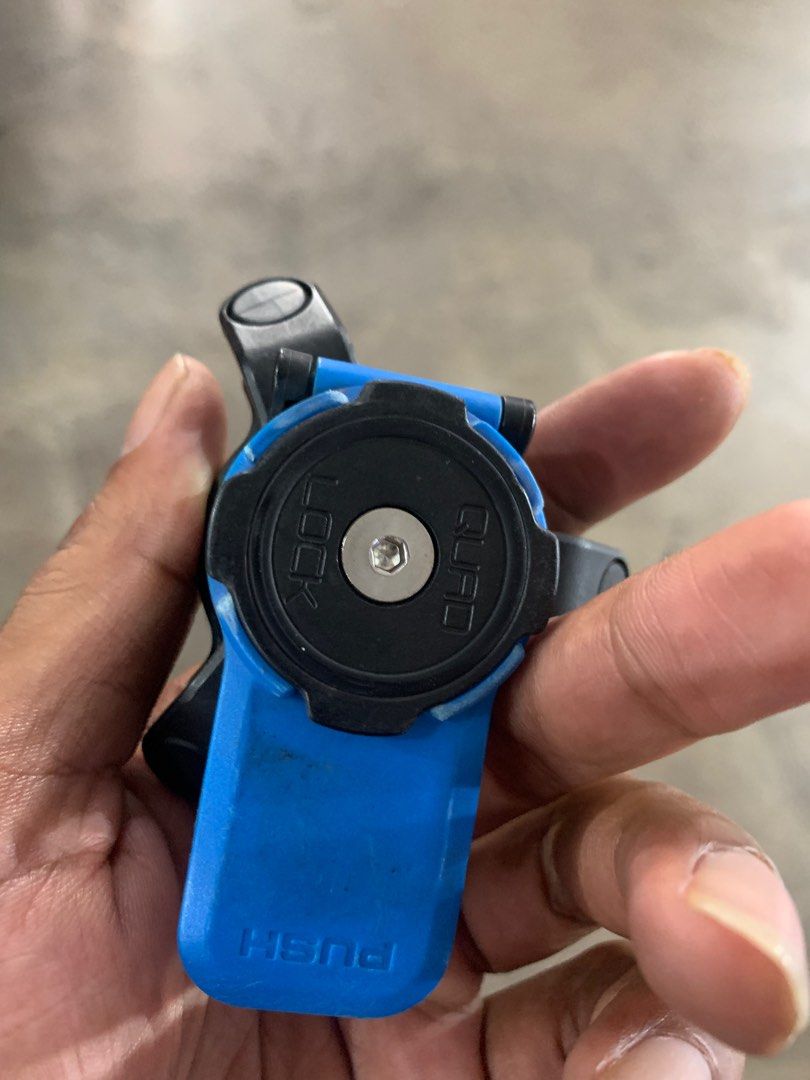 Quad lock for xmax with extended screw . For installation can go to ...