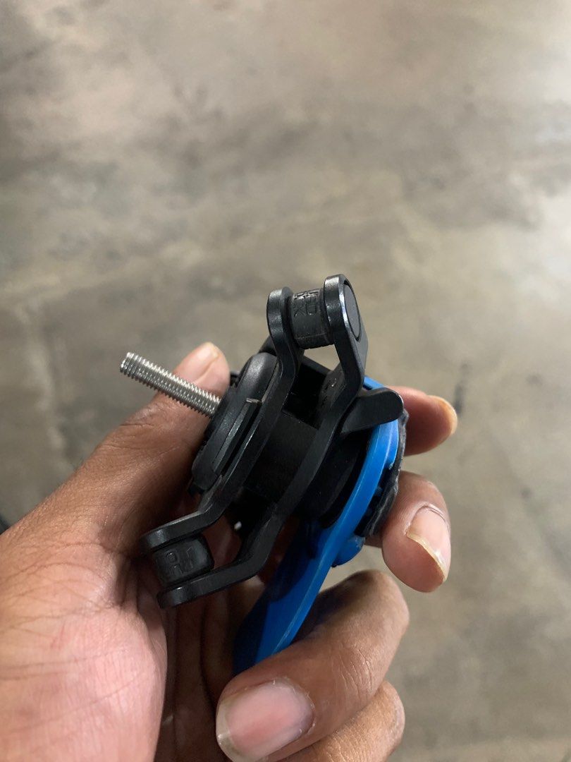 Quad lock for xmax with extended screw . For installation can go to ...