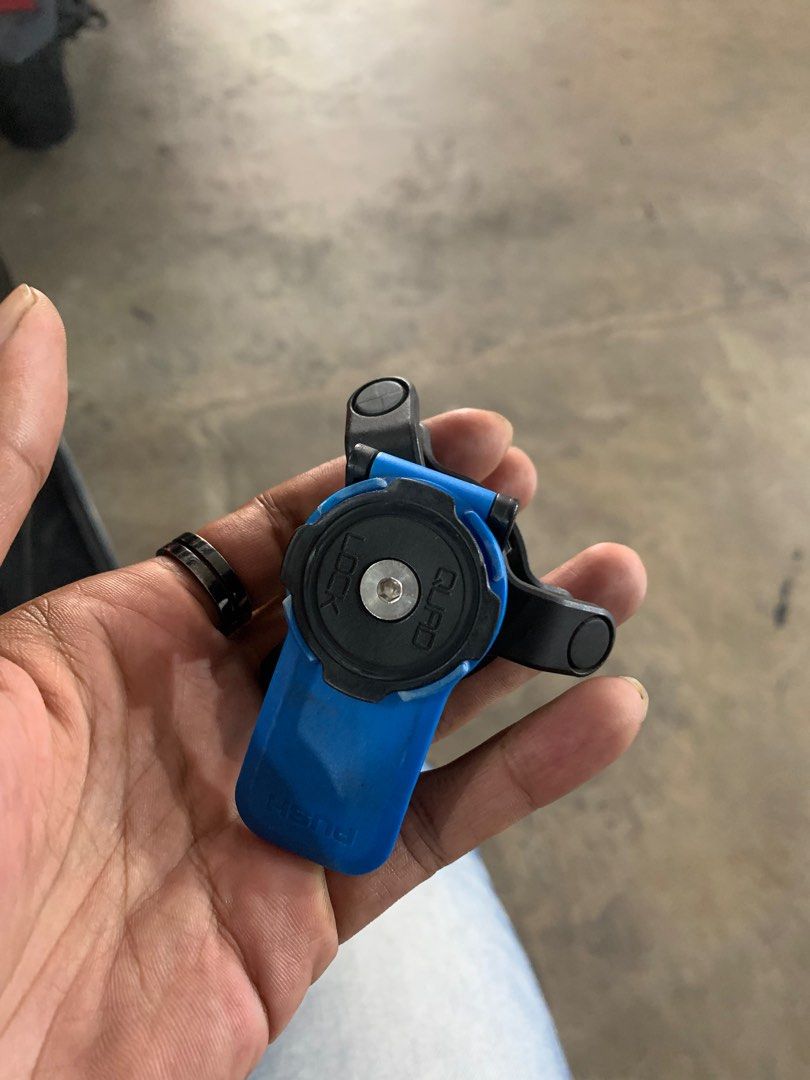 Quad lock for xmax with extended screw . For installation can go to ...