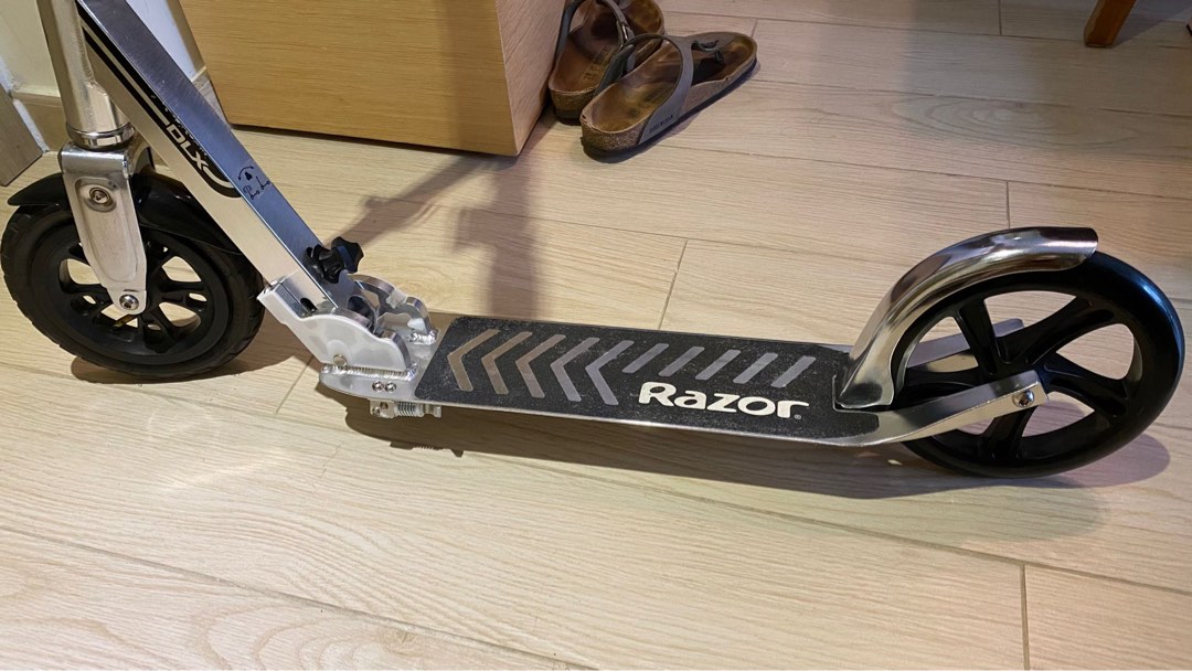 Razor Scooter - Razor A5 DLX Kick Scooter 滑板車, 電單車買賣 - Carousell