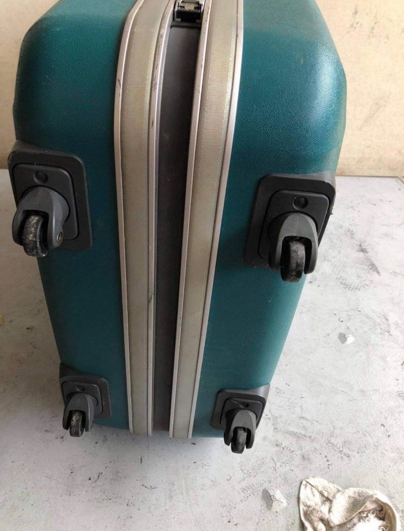 Samsonite XL Luggage, Hobbies & Toys, Travel, Luggage on Carousell