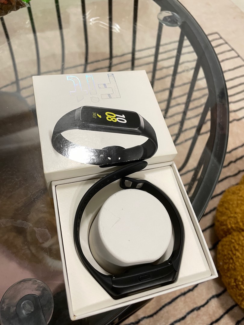 Samsung fit, Mobile Phones & Gadgets, Wearables & Smart Watches on ...
