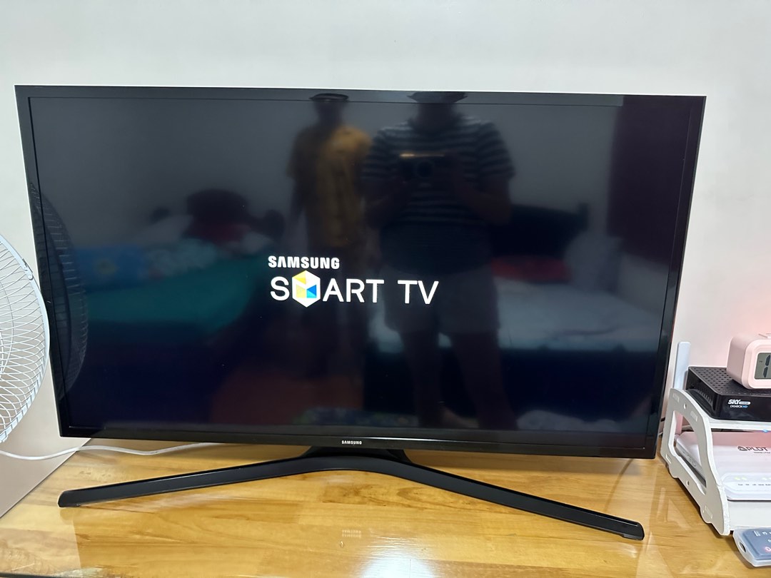 Samsung Smart tv 40-inch on Carousell