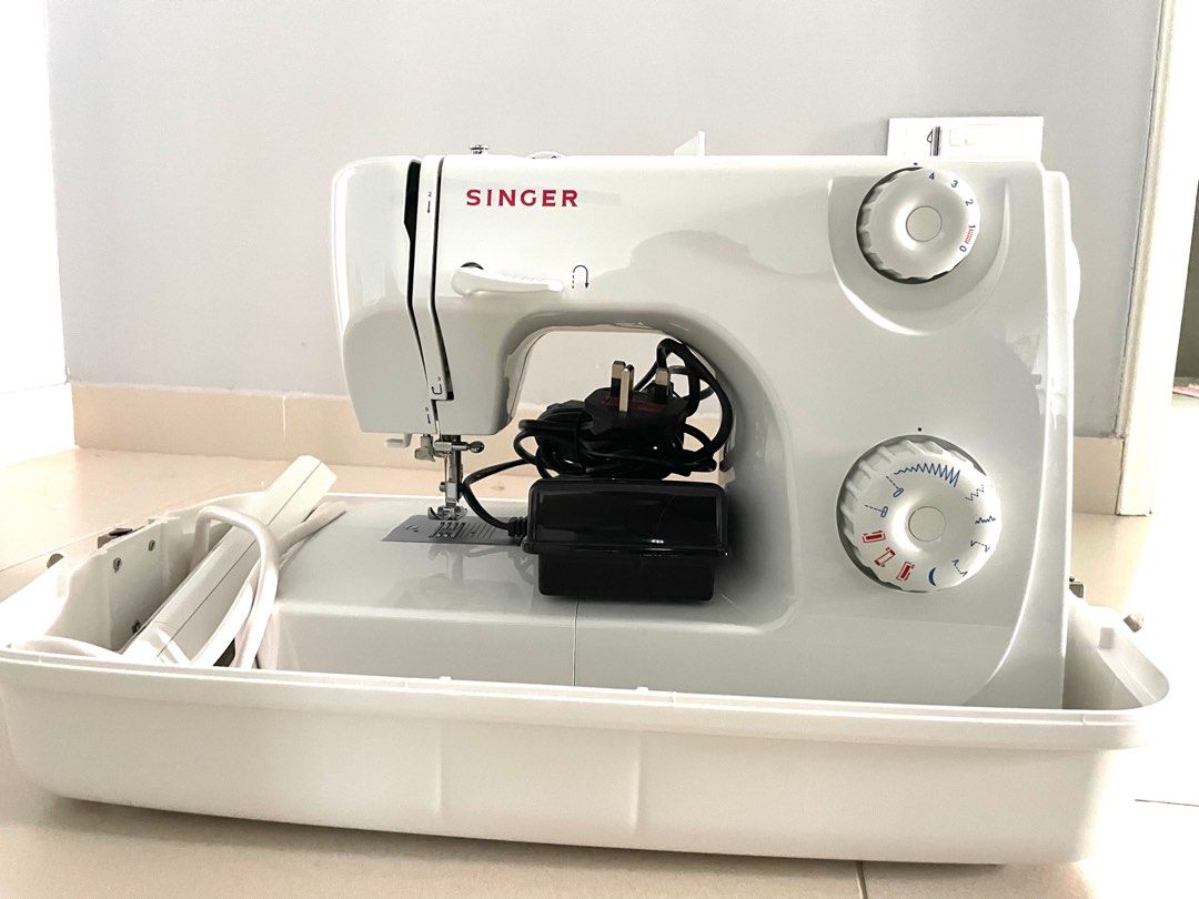 Singer sewing machine, Hobbies & Toys, Stationery & Craft, Craft ...