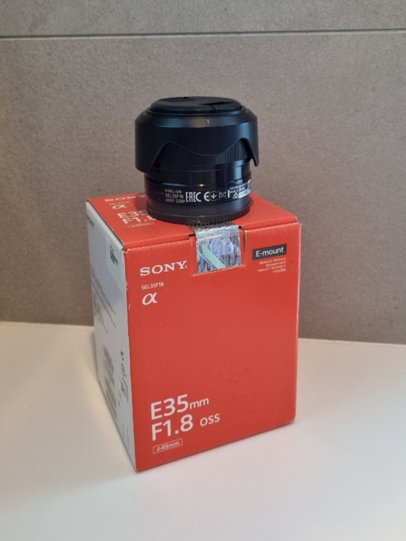 Sony 35mm f1.8 oss apsc, Photography, Lens & Kits on Carousell