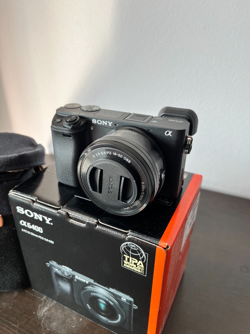 Sony A6400 w/ kit lens, Photography, Cameras on Carousell