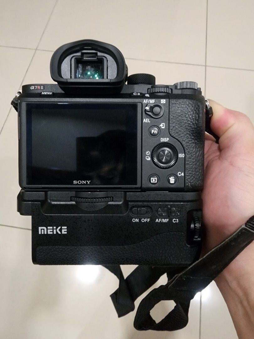 Sony A7R2 with Zeiss 24-70 Len and double battery extend kit with remote control, Photography ...