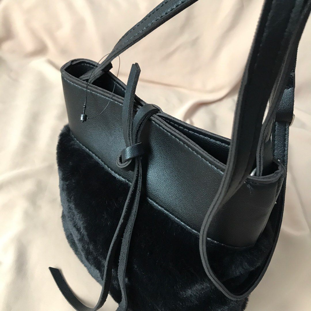Tas Cantik Sling Fluffy mix Kulit, Fesyen Wanita, Tas & Dompet di Carousell