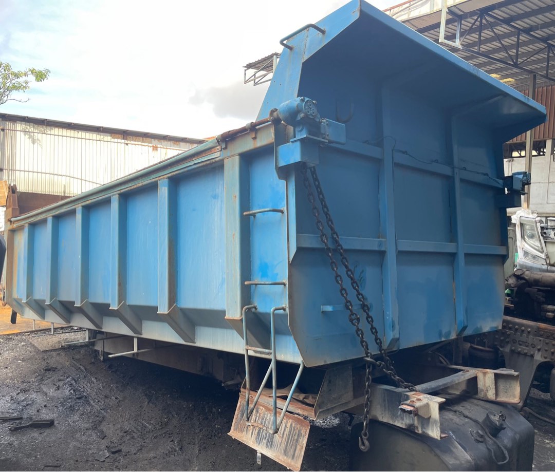 Tipper bucket, Everything Else on Carousell