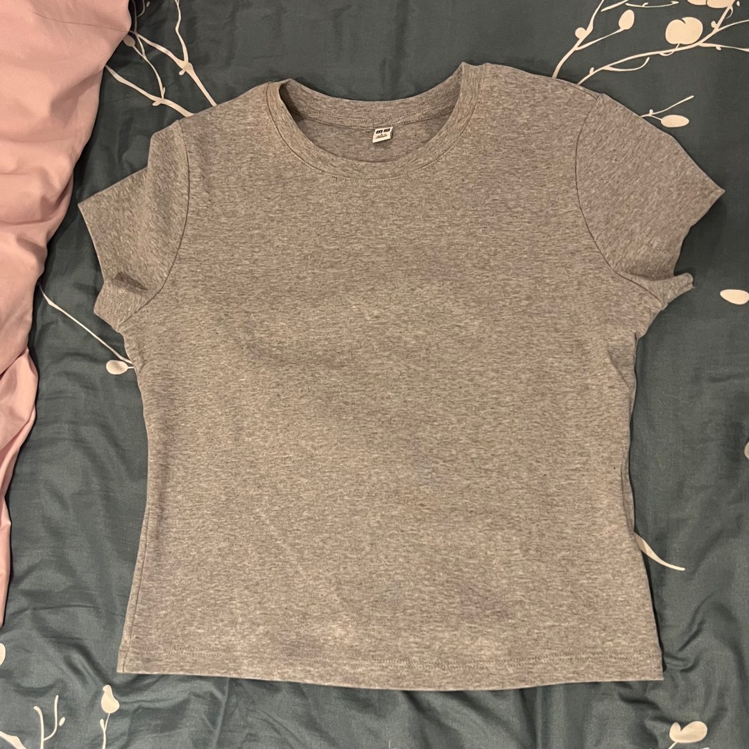 uniqlo basic top on Carousell