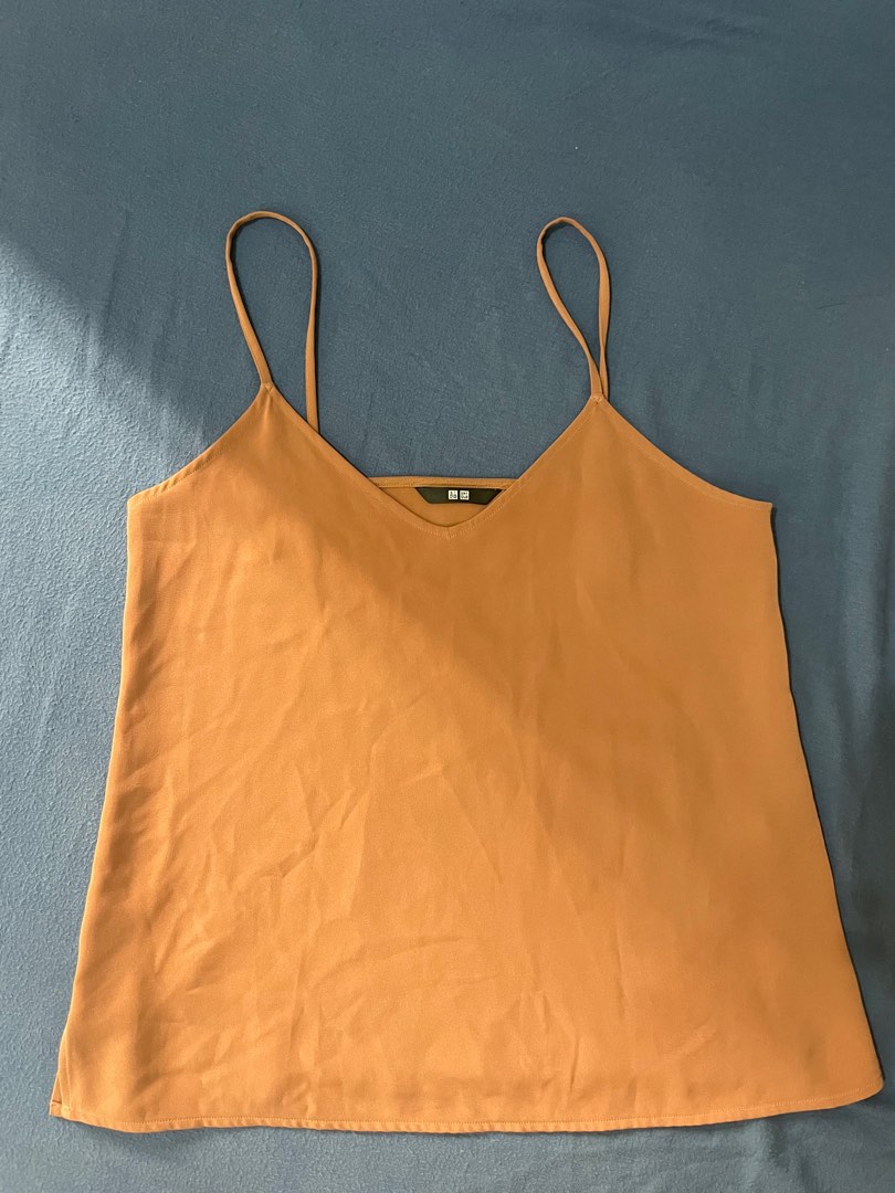 Uniqlo top, Women's Fashion, Tops, Sleeveless on Carousell