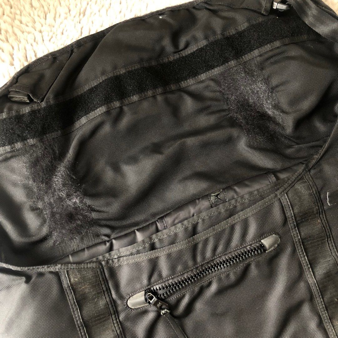 Visvim Ecat 28l Messenger bag, Fesyen Pria, Tas & Dompet , Lainnya di Carousell