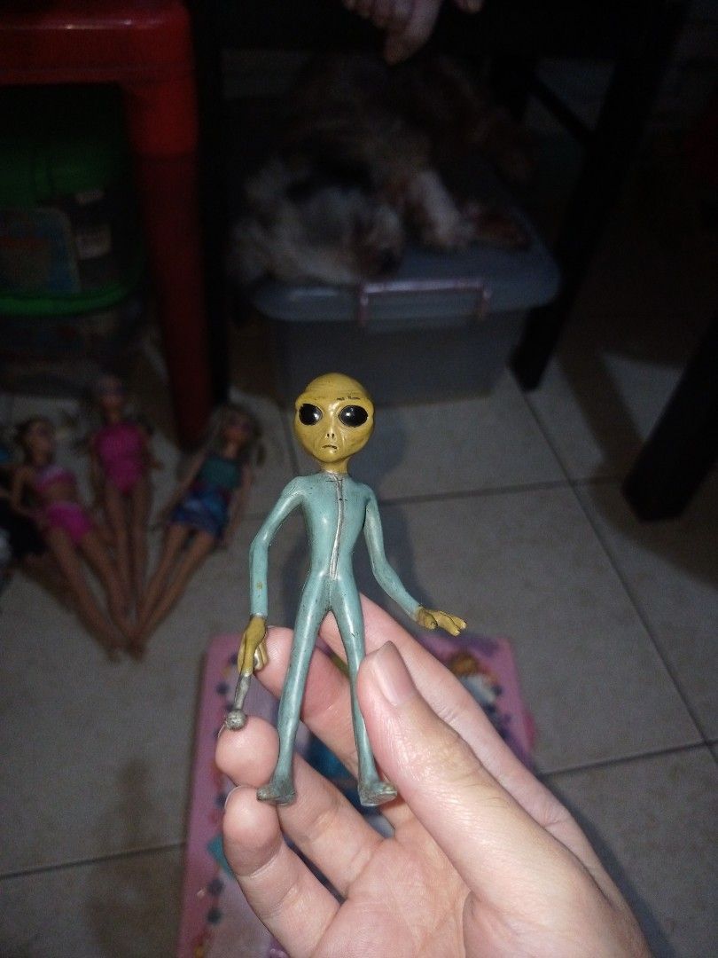 1996 Shadow box Alien Action figure on Carousell