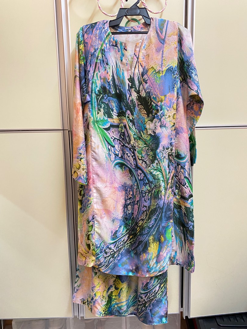 Baju Kurung Tradisional Berpesak Corak Abstract Custom Made, Women's ...