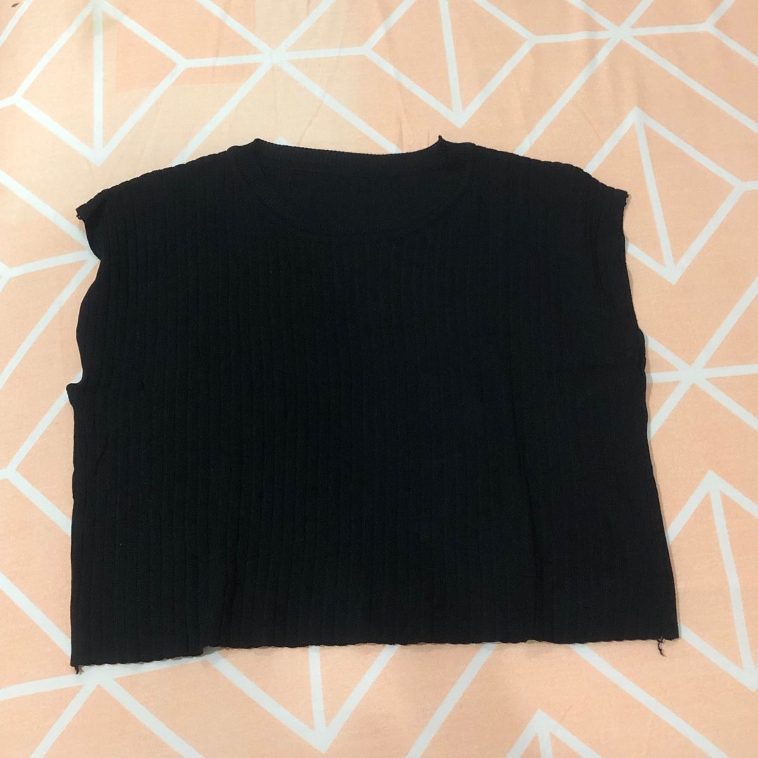 Basic Black Top, Fesyen Wanita, Pakaian Wanita, Atasan di Carousell