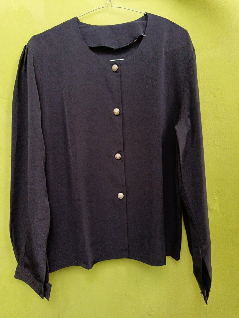 Blouse hitam polos, Fesyen Wanita, Pakaian Wanita, Atasan di Carousell