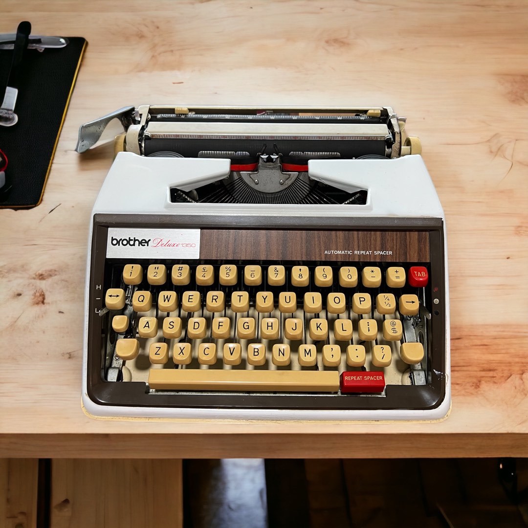 Brother Deluxe Typewriter, Hobbies & Toys, Memorabilia & Collectibles ...