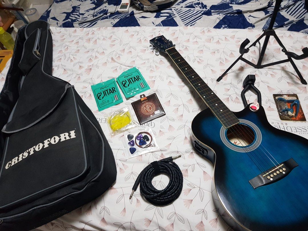 Guitar set, Hobbies & Toys, Music & Media, Musical Instruments on Carousell