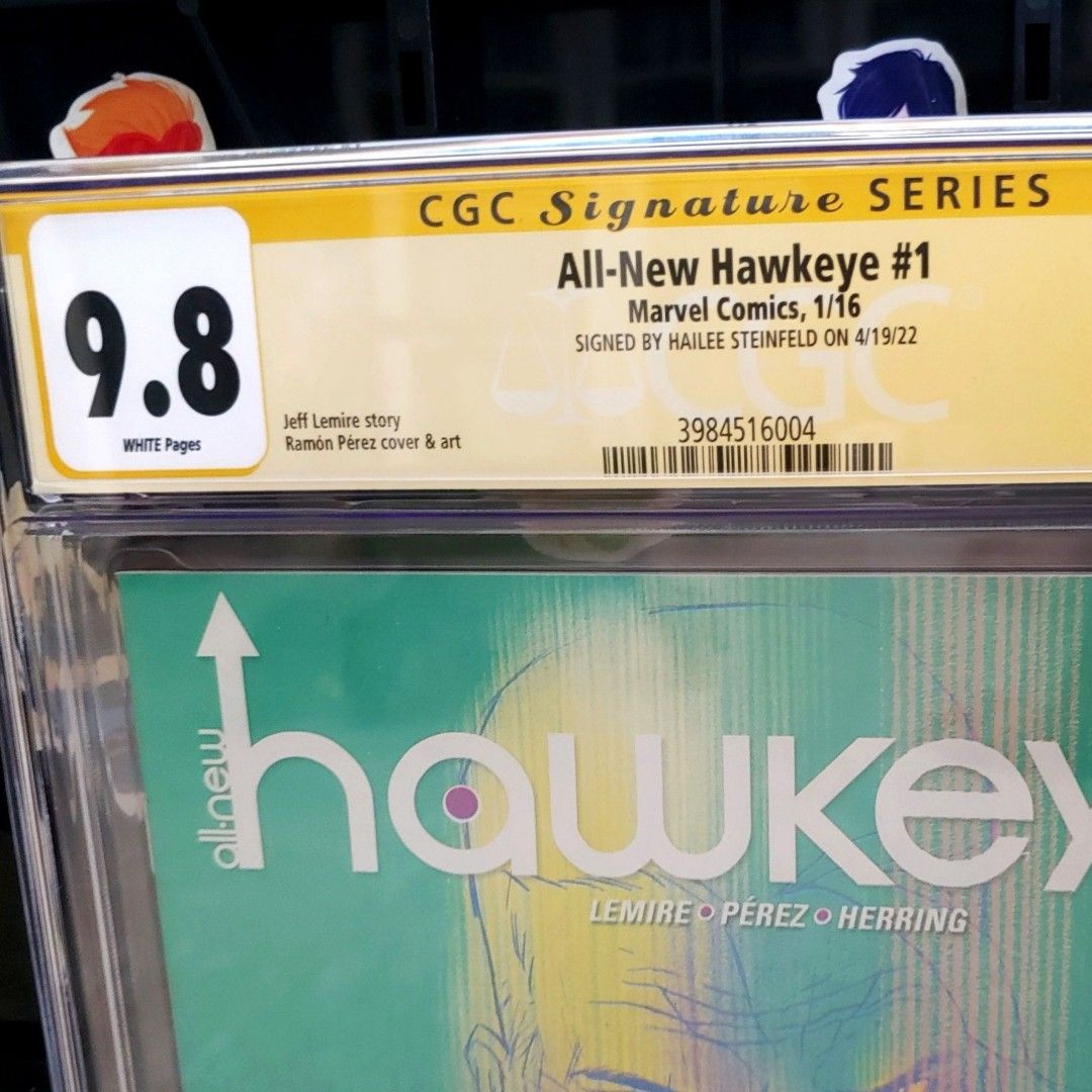 Hailee Steinfeld signed Hawkeye #1 CGC 9.8 SS Marvel Comics (Kate ...