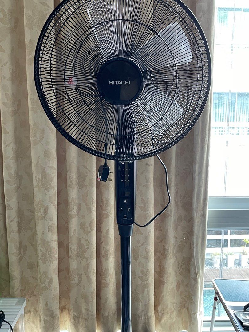 Hitachi Standing Fan - Original condition with Remote control ...
