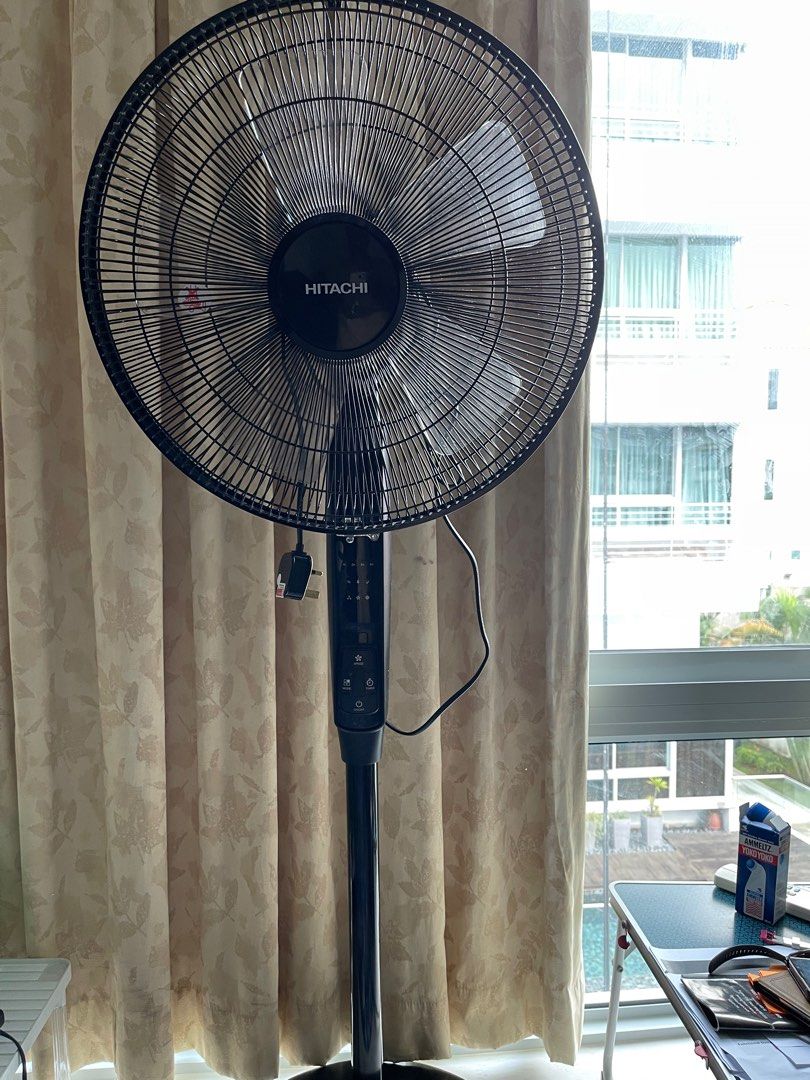 Hitachi Standing Fan - Original condition with Remote control ...