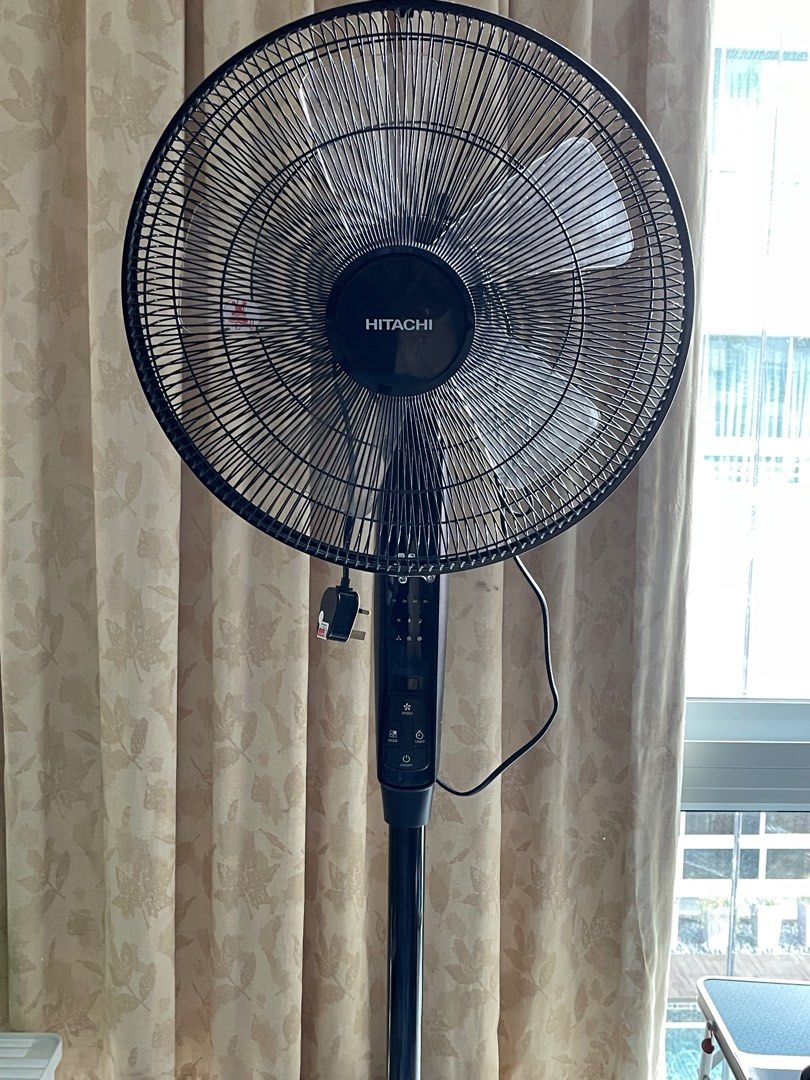 Hitachi Standing Fan - Original condition with Remote control ...