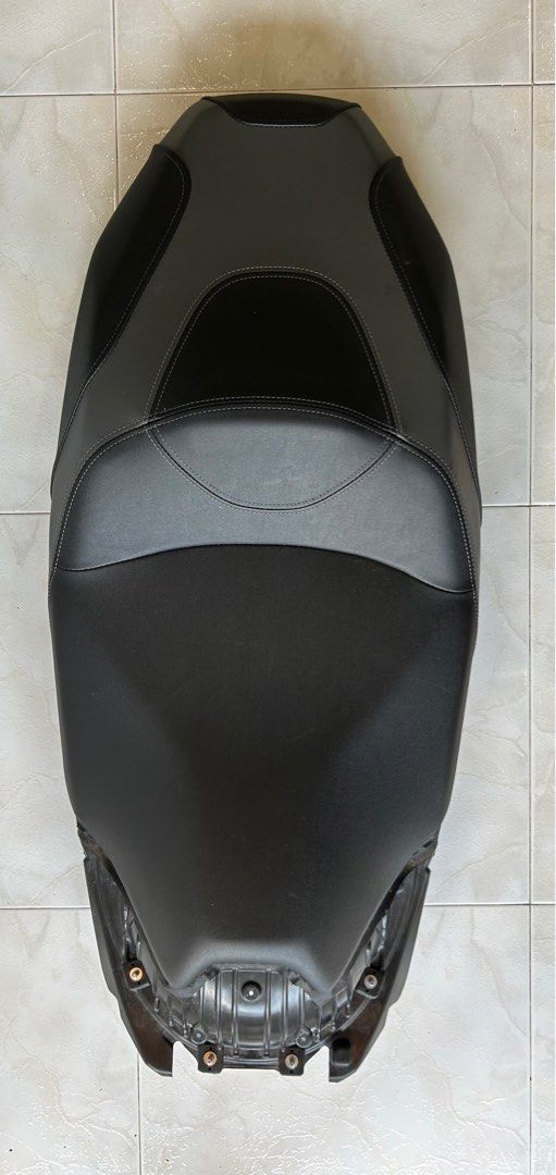 Honda ADV 350 original seat, Motorcycles, Motorcycle Accessories on ...