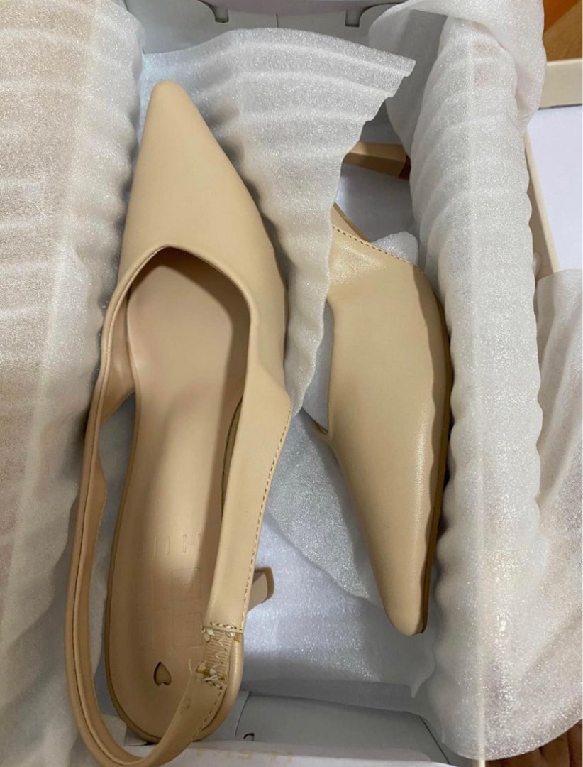 Hue Manila Sandals for Woman, Women's Fashion, Footwear, Heels on Carousell