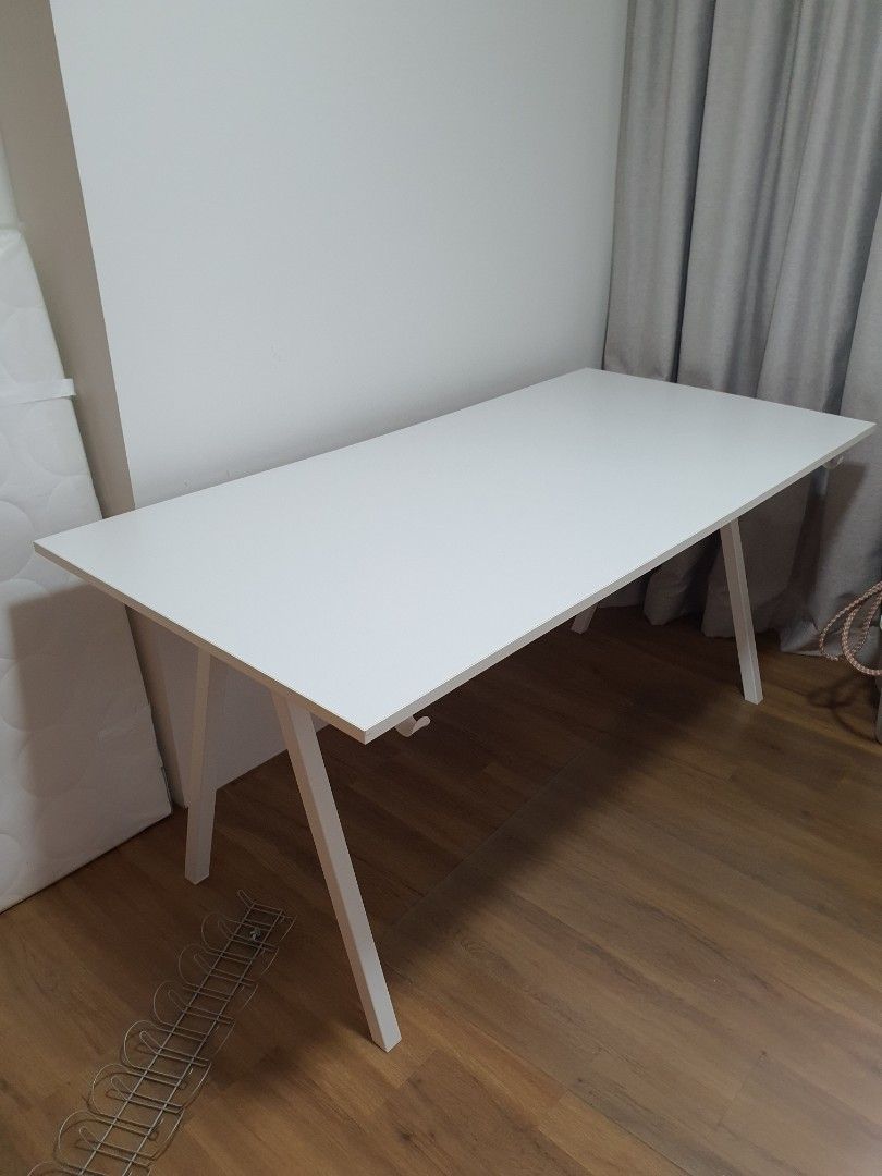 IKEA Trotten 1.6mx0.8m White Desk with cable tray organiser, Furniture ...