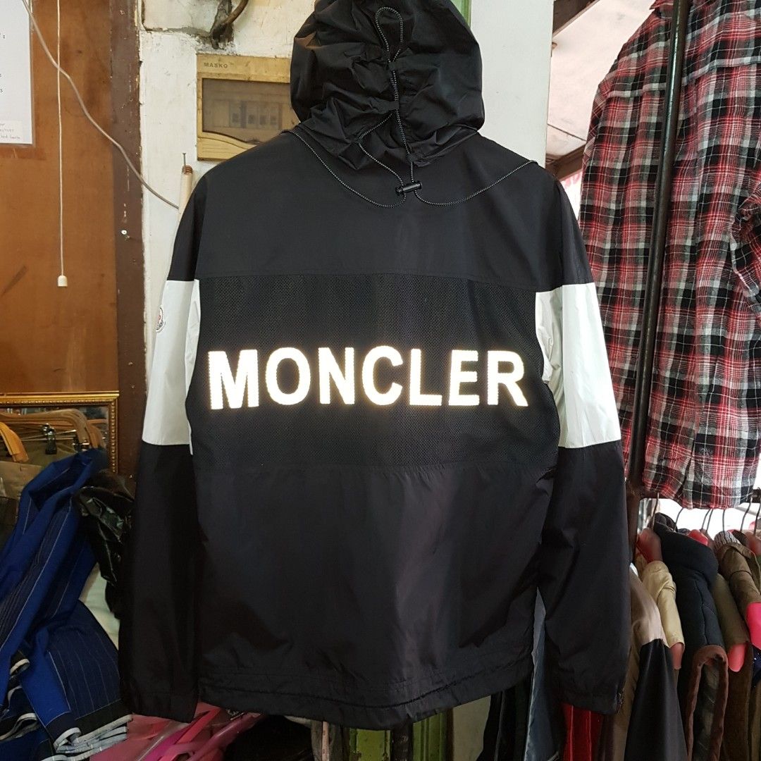 Jaket moncler reflective, Fesyen Pria, Pakaian , Baju Luaran di Carousell