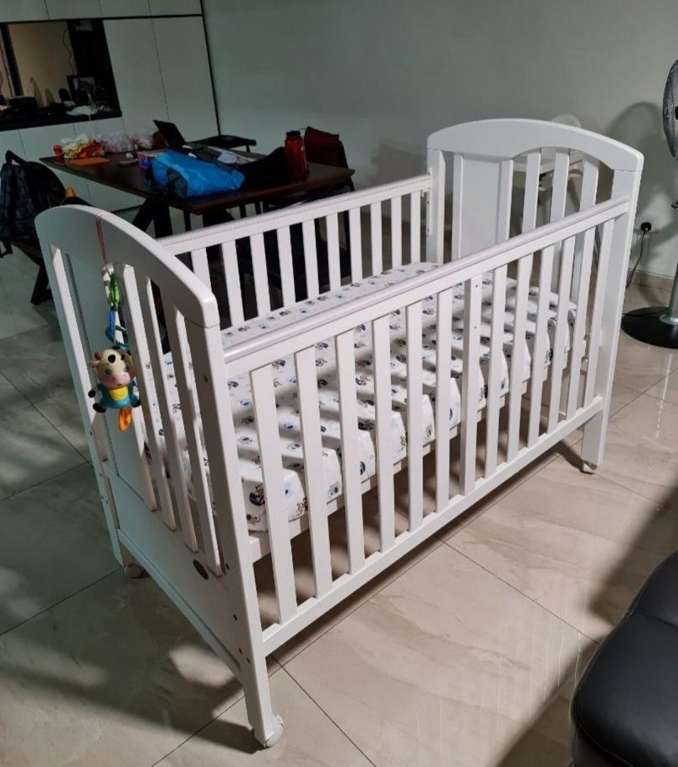 Jarrons & Co Happy Wonder Cot 5-in-1 Convertible Baby Cot, Babies ...