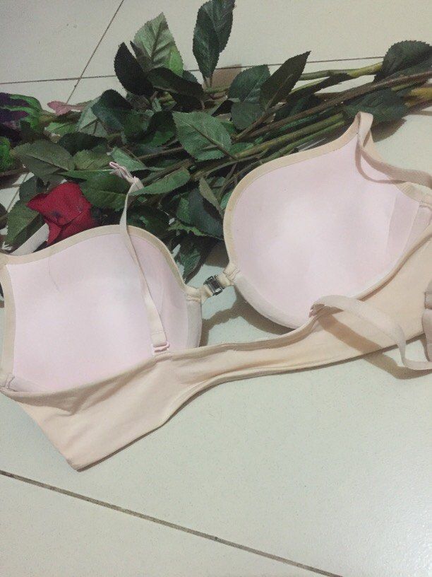 La Senza Bra 34/75C, Fesyen Wanita, Pakaian Wanita, Lainnya di Carousell