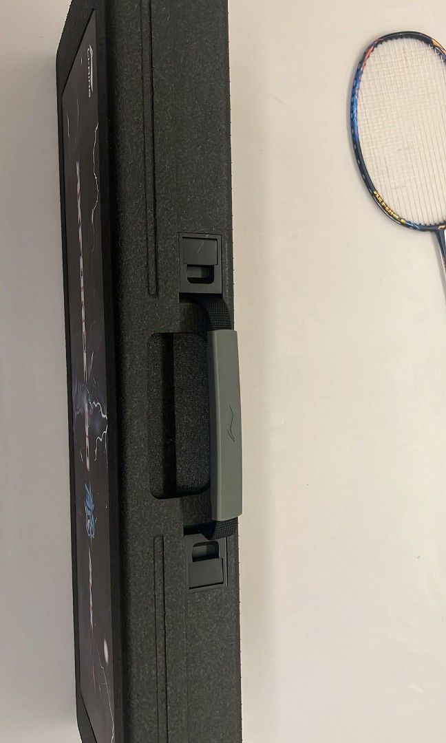 Lining AxForce 90 Box, Sports Equipment, Sports & Games, Racket & Ball ...