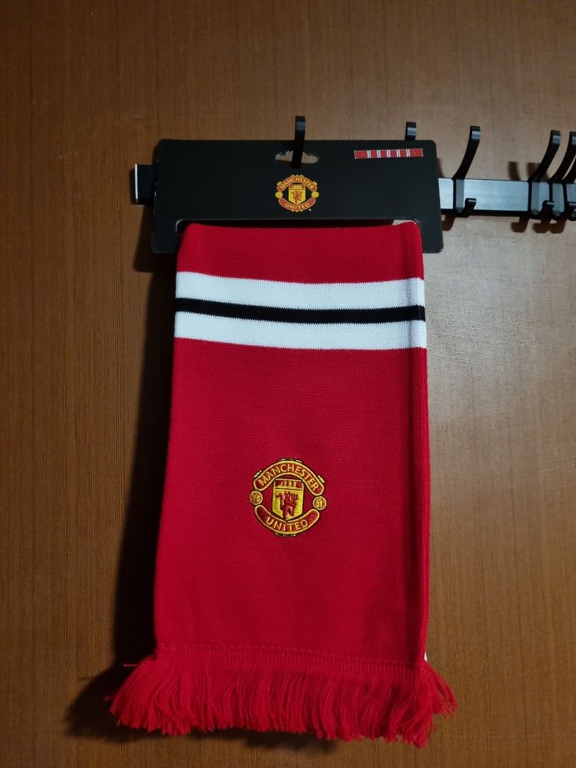 Manchester United Scarf, Men's Fashion, Watches & Accessories, Scarves ...
