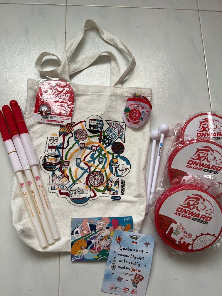 NDP 2023 Fun Pack Tote, Drum and drumstick light, Singapore flags ...